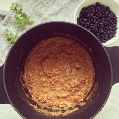 Chili de boeuf aux haricots noirs - Bowl and Spoon