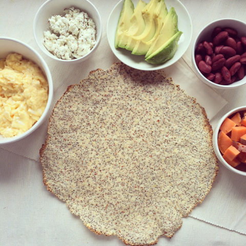 Burrito aux oeufs, patates douces, haricots rouges & avocat - Bowl and ...