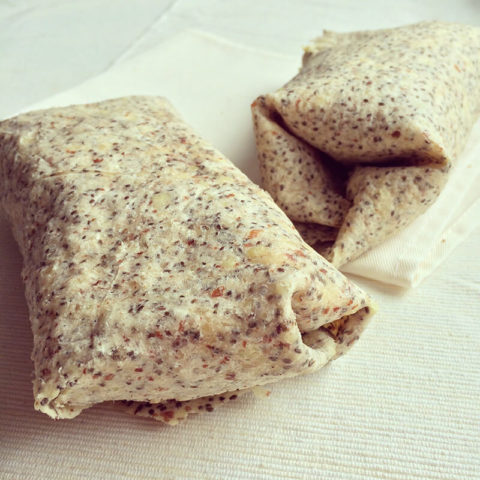 Burrito aux oeufs, patates douces, haricots rouges & avocat - Bowl and ...