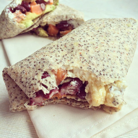 Burrito aux oeufs, patates douces, haricots rouges & avocat - Bowl and ...