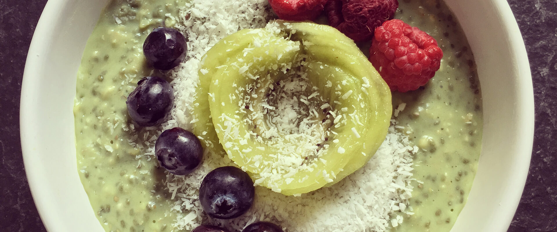 Porridge protéiné matcha & chia - Bowl and Spoon