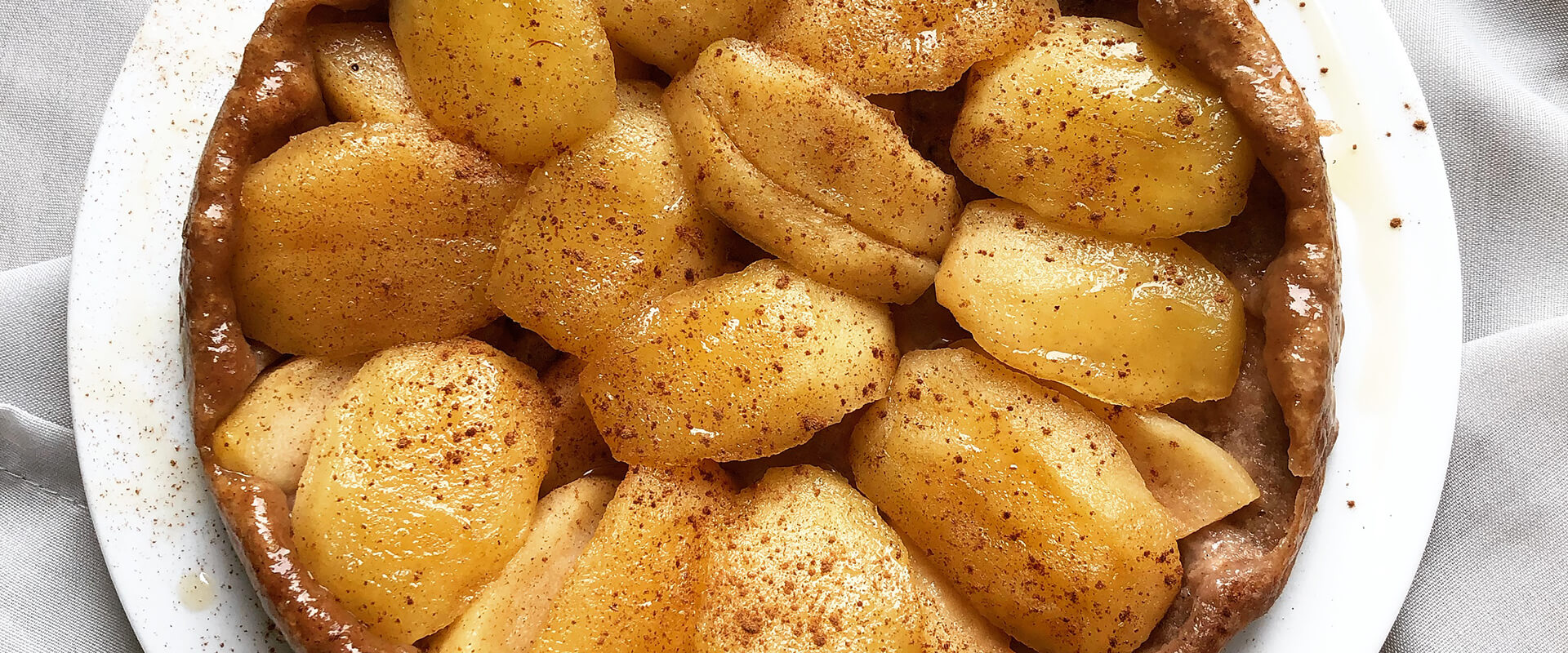 Tarte tatin au sirop d’érable - Bowl and Spoon